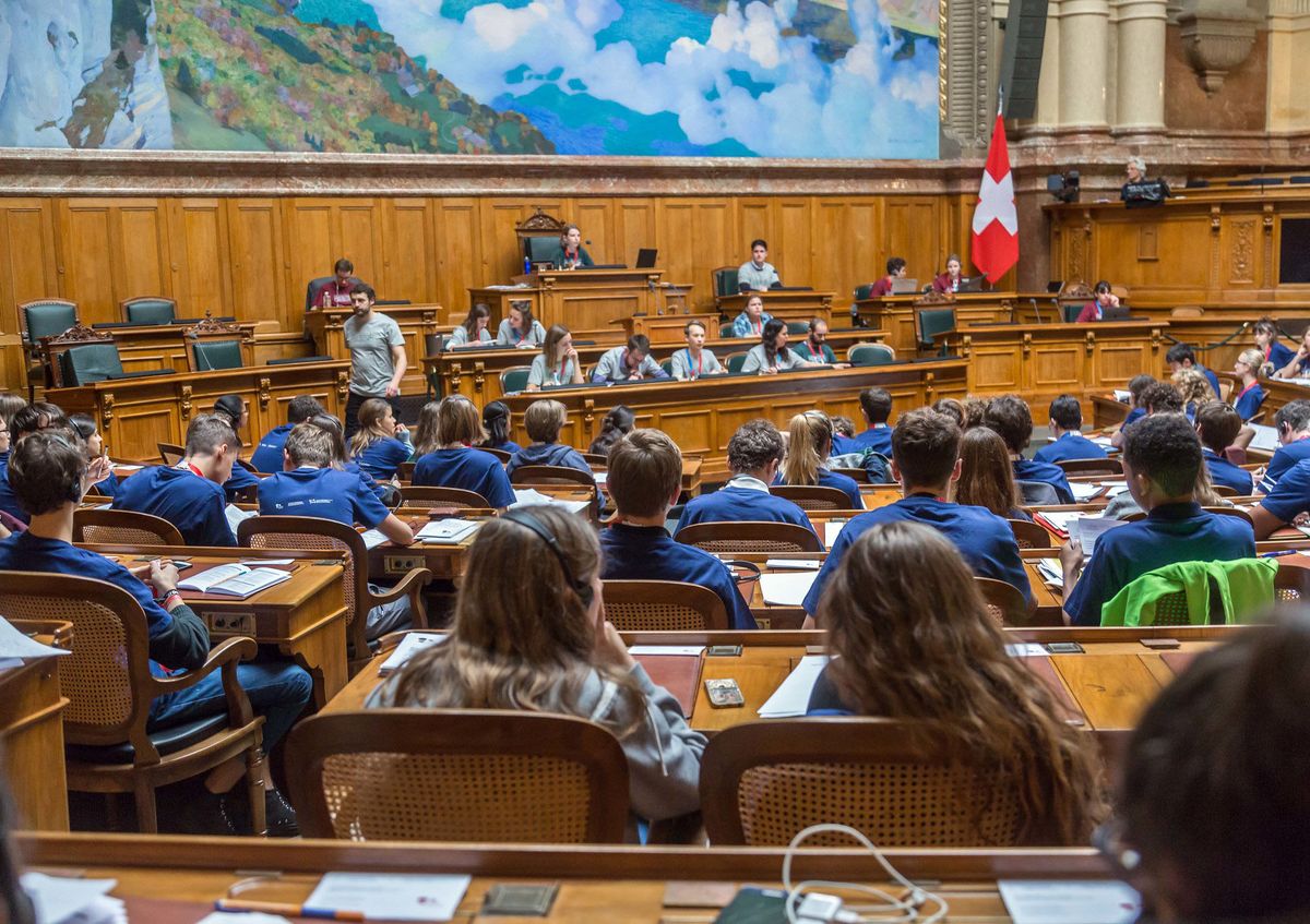 200 Jugendliche debattieren im Bundeshaus – LCH